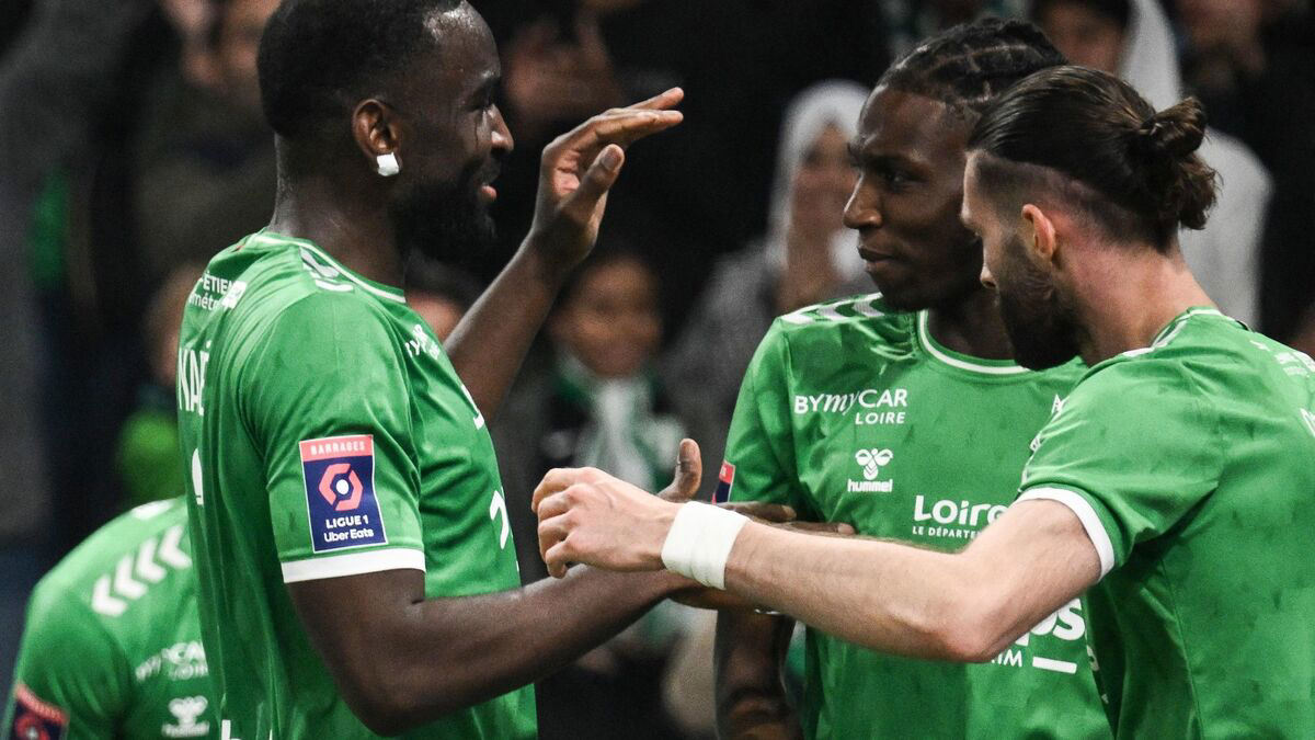 Saint Étienne Metz 2 1 Les Verts Remportent Le Barrage Aller Et