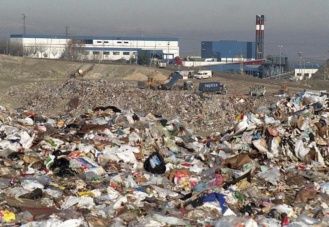 Encuentran El Cuerpo De Un Bebé Entre La Basura De Una Planta De