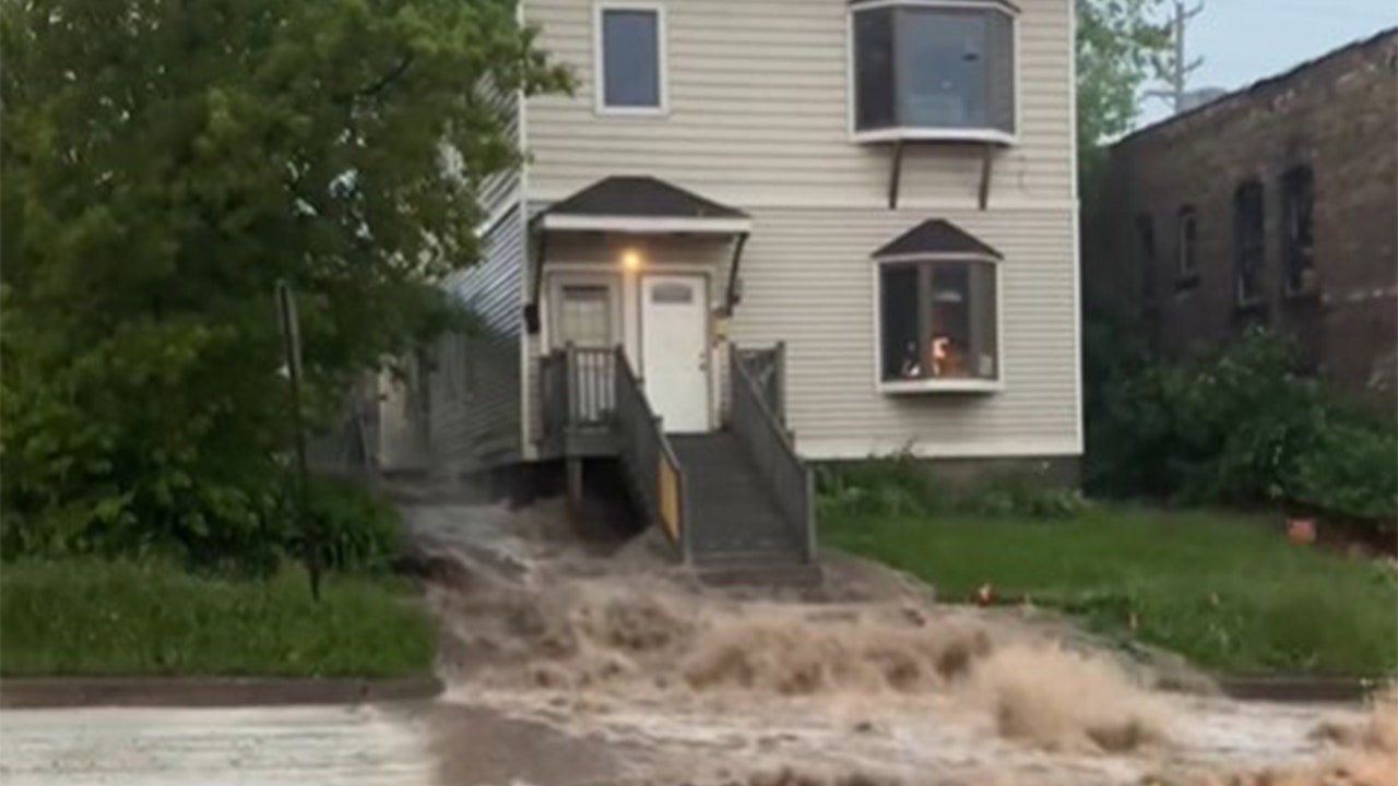 Minnesota Weather Storms Cause Damage And Flooding In Duluth Prompt