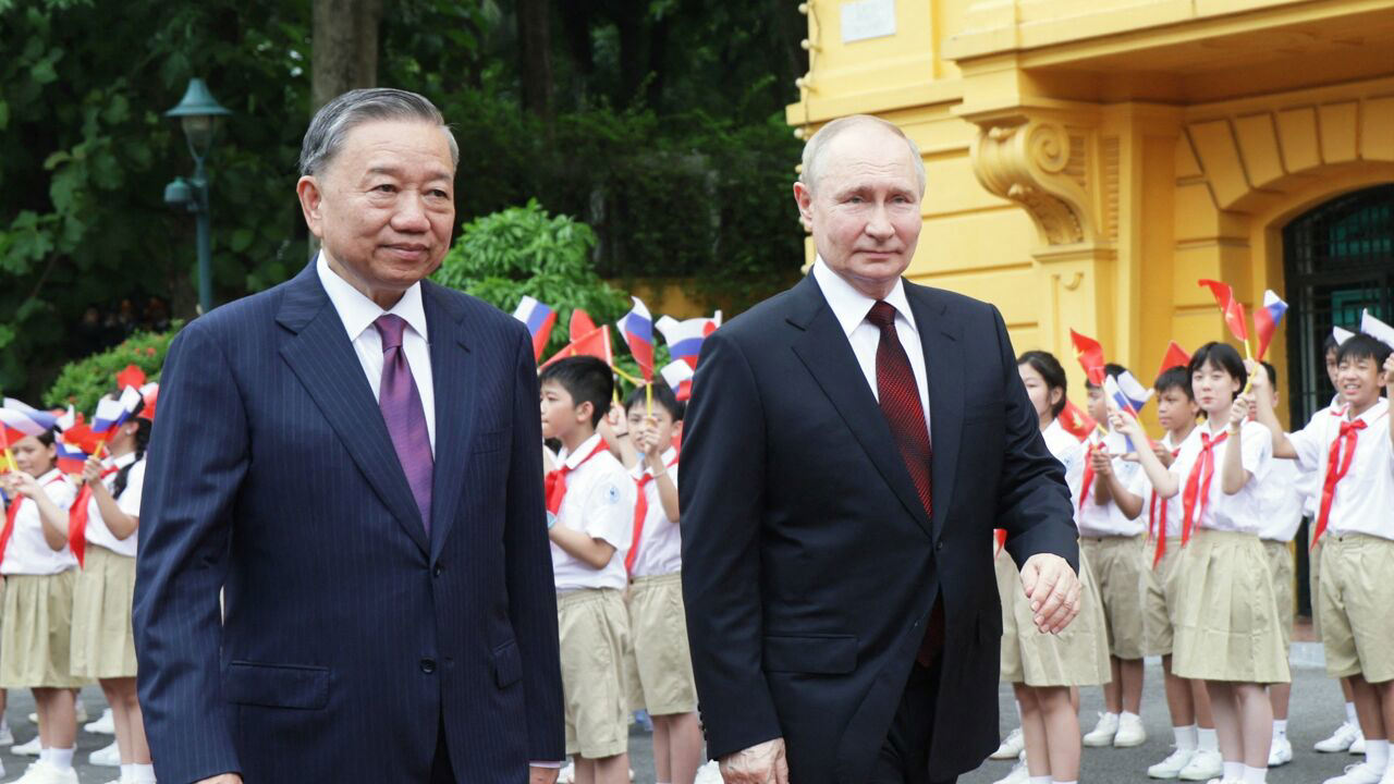 Na Noord Korea Haalt Russische President Vladimir Poetin Ook Banden Aan