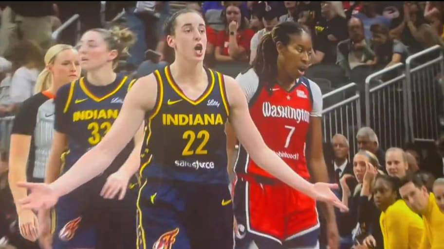 Cameras Caught Caitlin Clarks Frustrated Moment With Refs During Fever