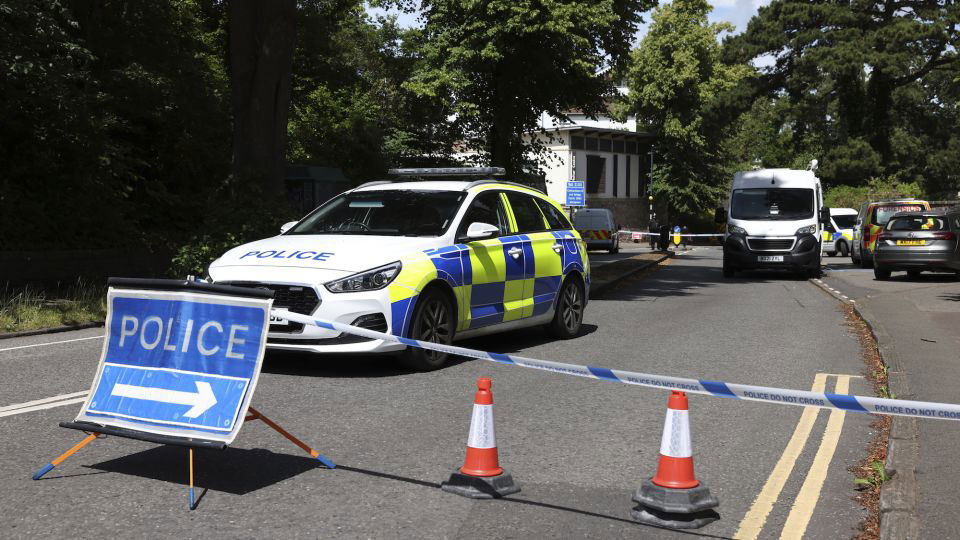 Uk Police Launch Manhunt After Human Remains Found In Suitcases