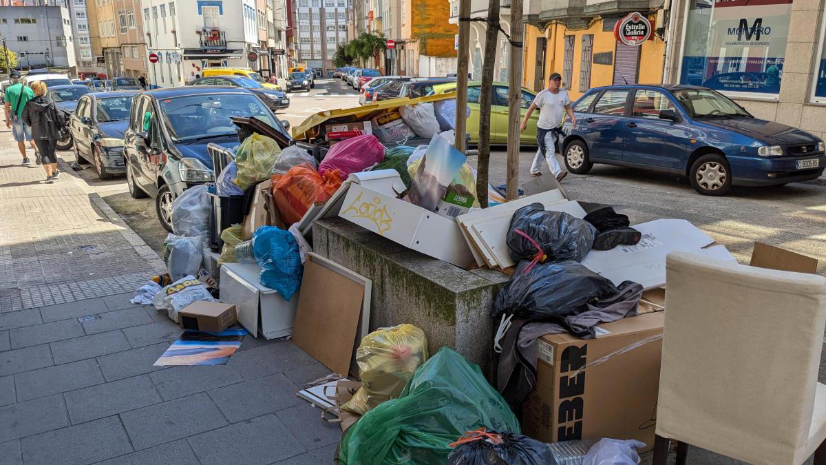 La Coruña Se Inunda De Basura Y Contenedores Quemados Tras Dos Semanas