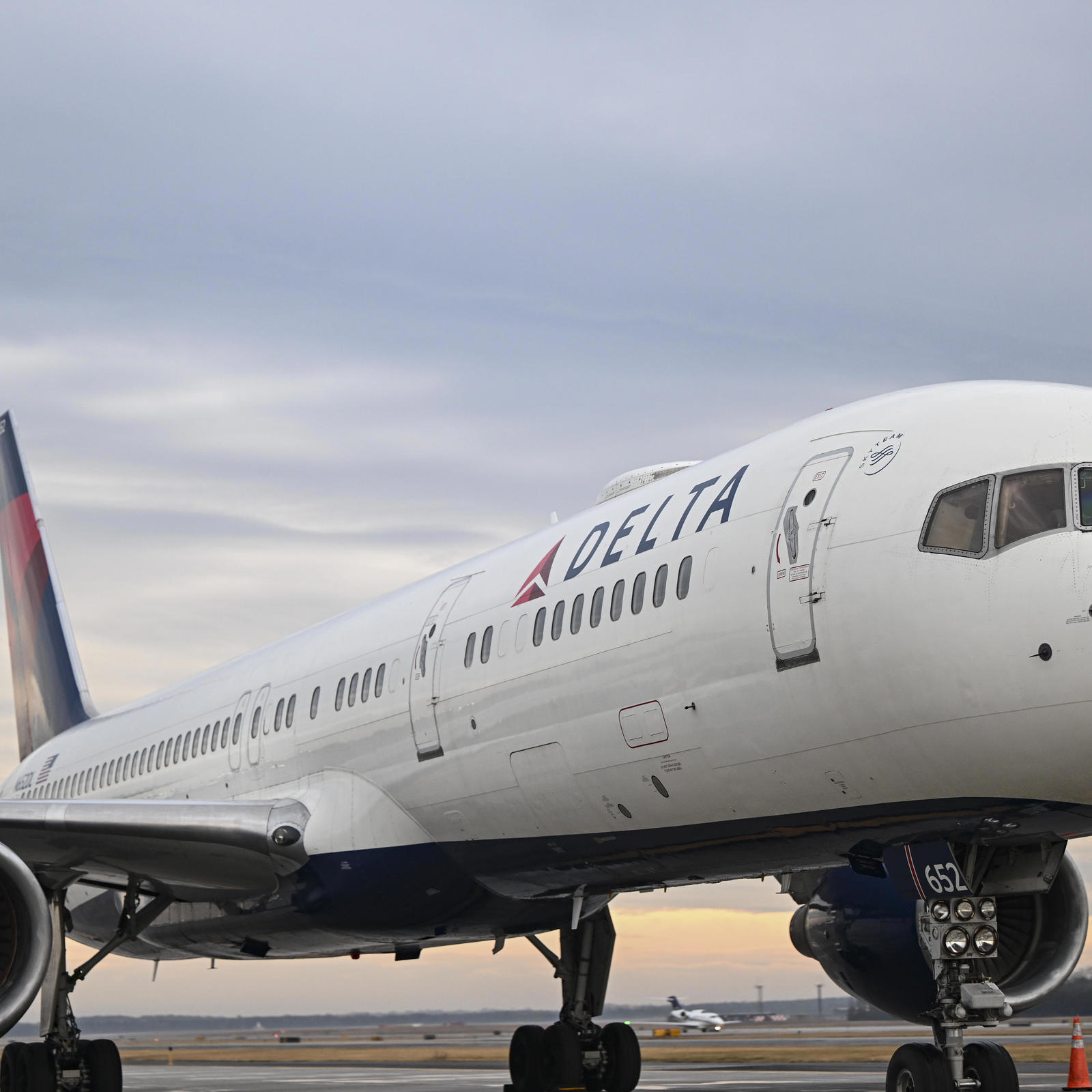 Detroit Amsterdam Delta Flight Diverted To Nyc After Passengers Were