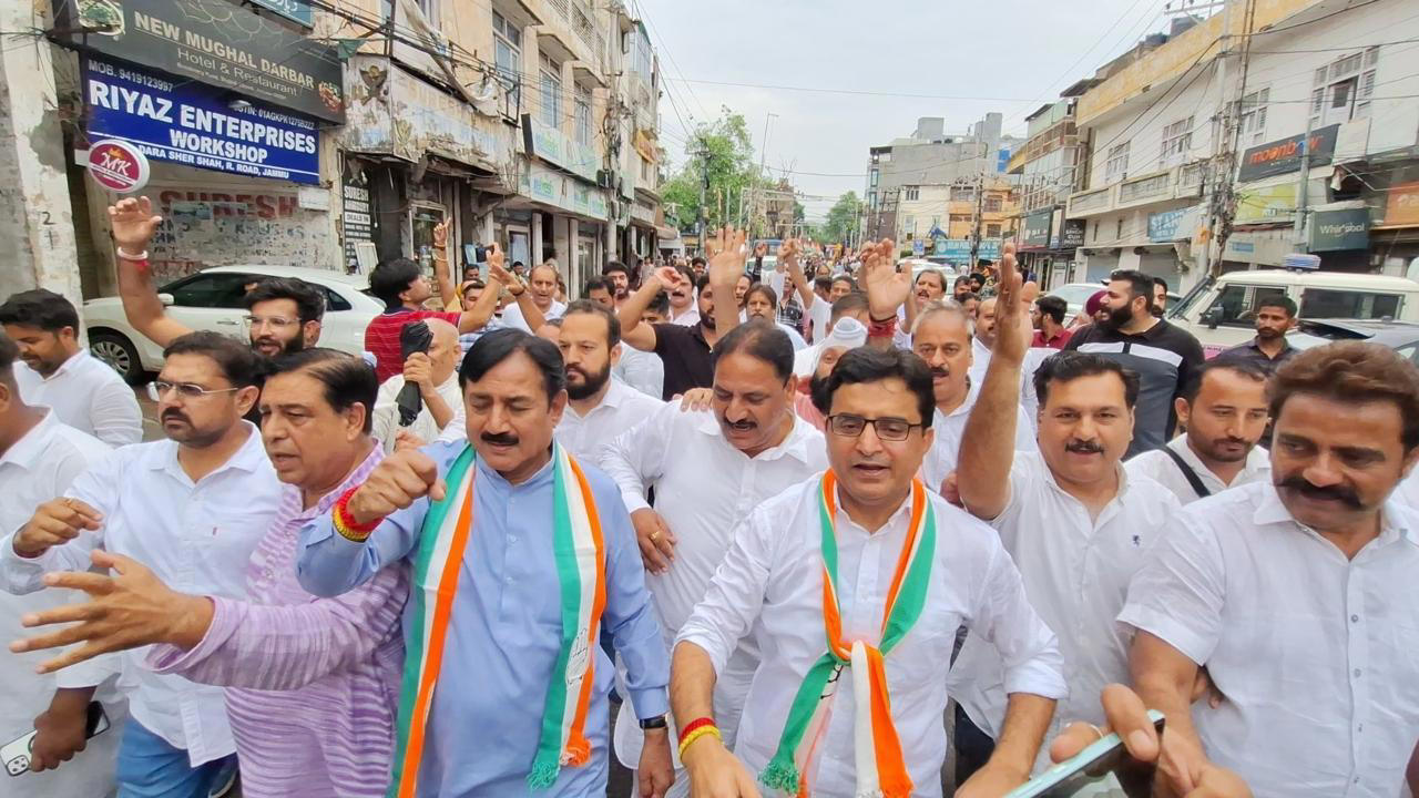 In Photos Cong Leaders Detained As Police Foils March To Raj Bhawan In