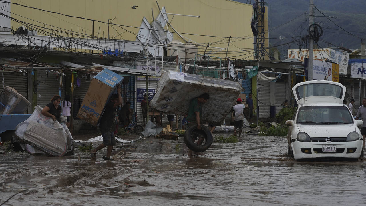 Mexique Acapulco Dévastée Et Coupée Du Monde Après Louragan Otis Le