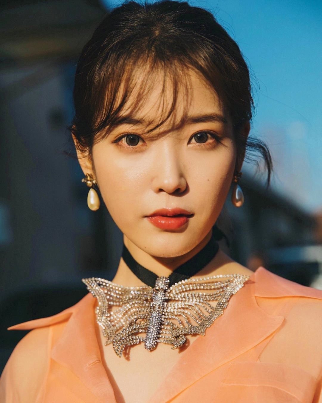 20 Times Iu Wore A Choker And Slayed With Her Dangerously Sexy Visuals