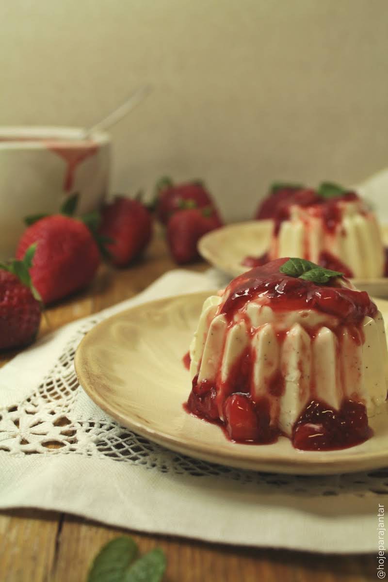 Panna Cotta With Strawberry Balsamic Sauce Recipe Yummly