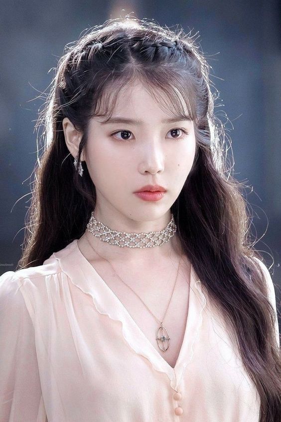 20 Times Iu Wore A Choker And Slayed With Her Dangerously Sexy Visuals