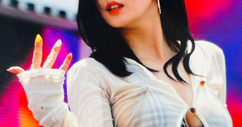 A Fourth Generation Female Idol Shocks Netizens With Her Sexy Af