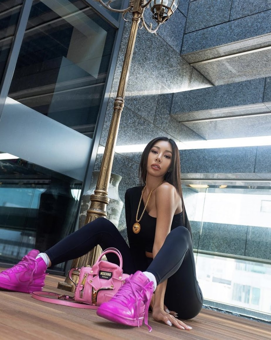 10 Times Jessi Made Simple Leggings Look Sexy Af With Her Stunning