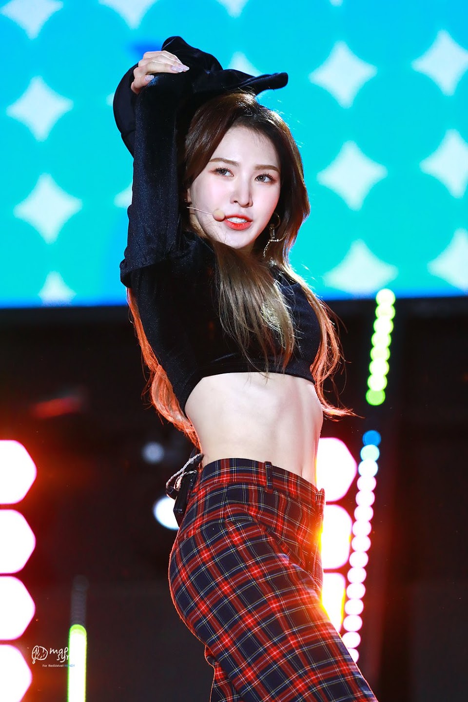 Here Are 20 Female K Pop Idols Showing Off Their Incredible Abs In