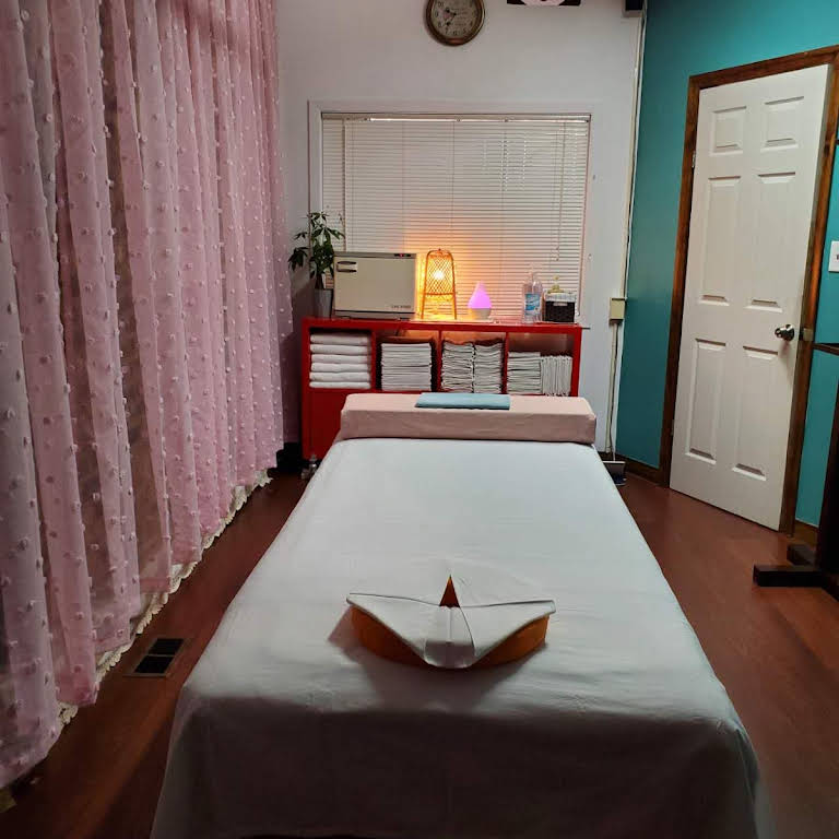 Youngs Spa Thai Massage Therapist In Highland Park