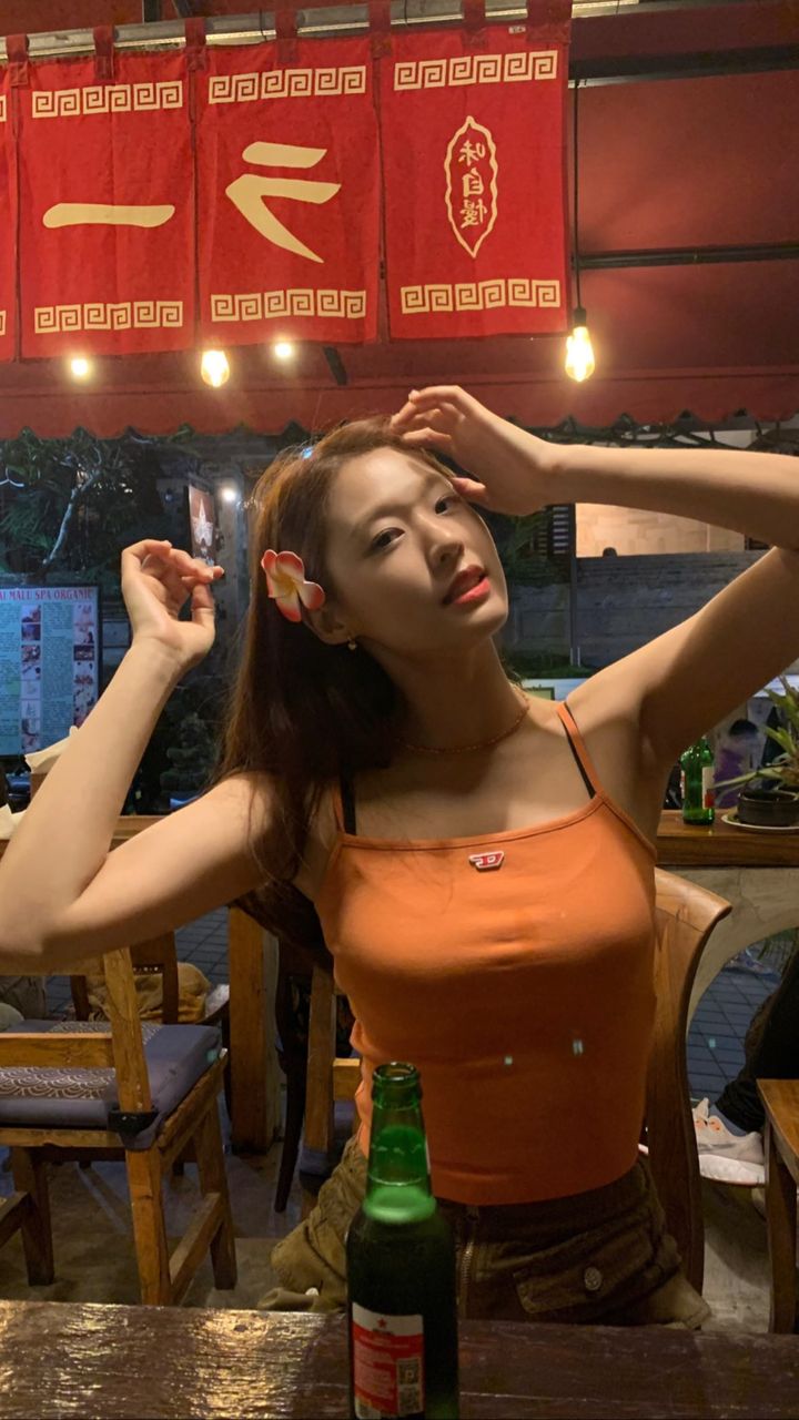 Aoas Seolhyun Shows Off Her Hourglass Figure In Casual Yet Sexy