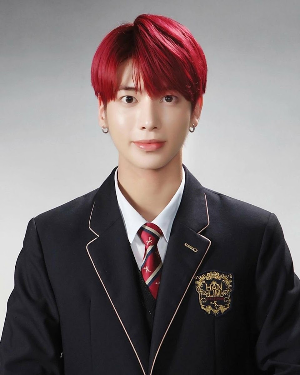 4th Generation Male K Pop Idol Visuals With The Best Graduation Photos