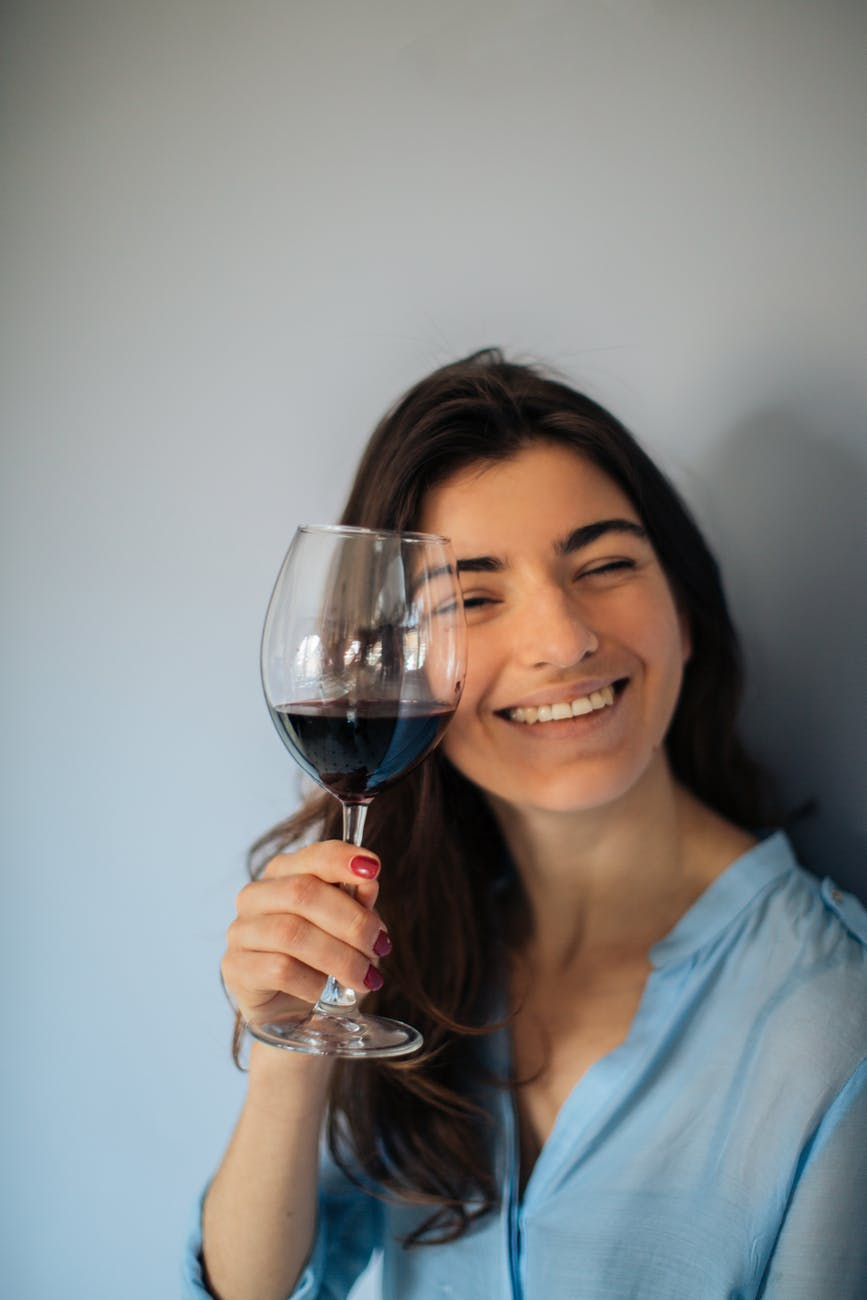 7 Amazing Benefits Of Consuming Red Wine For Women