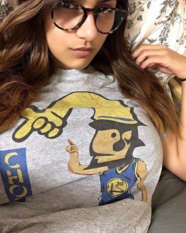 Mia Khalifa Selfie