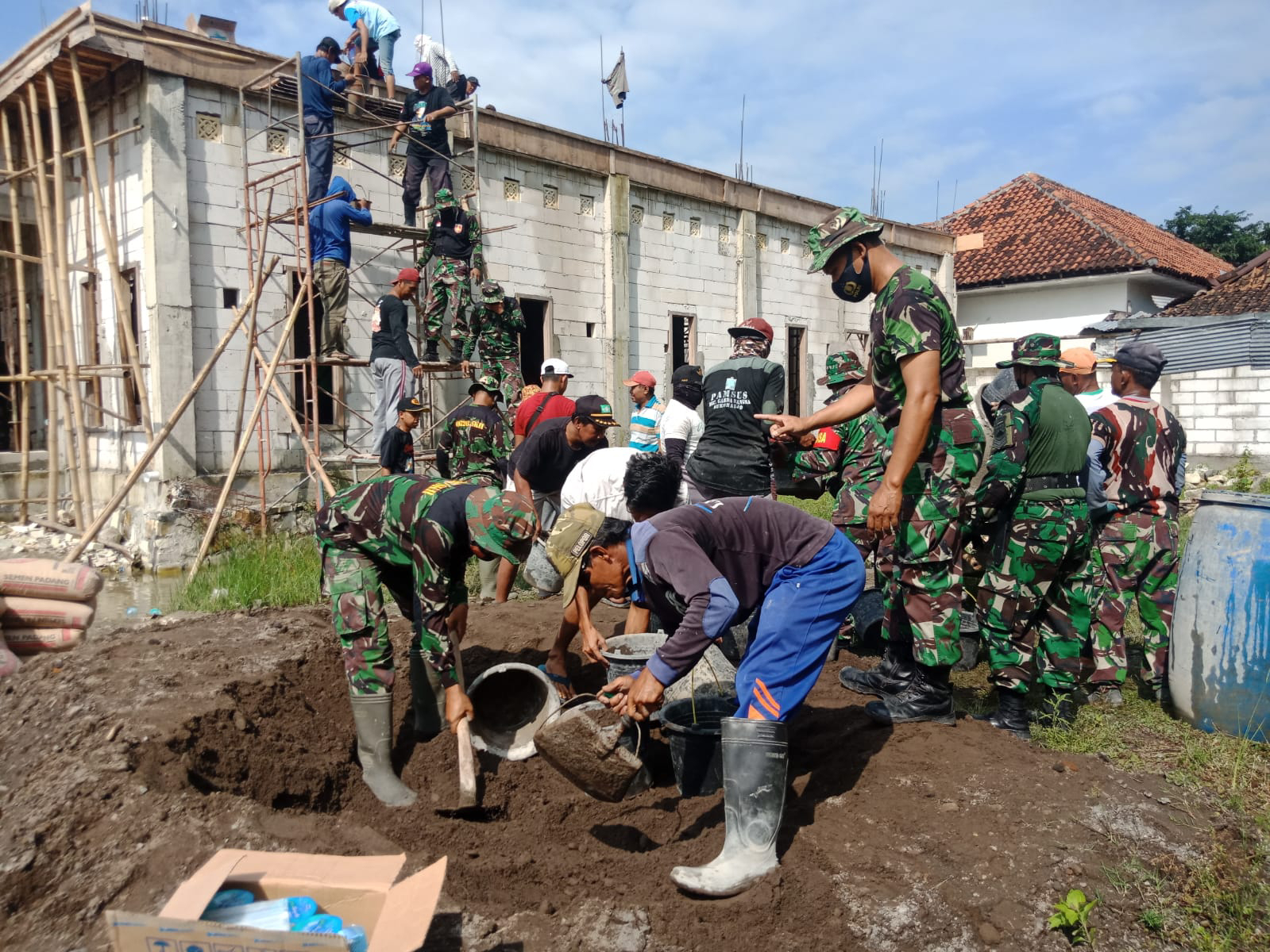 Tni Rakyat Bersinergi Bangun Kantor Mwc Nu Di Sukoharjo