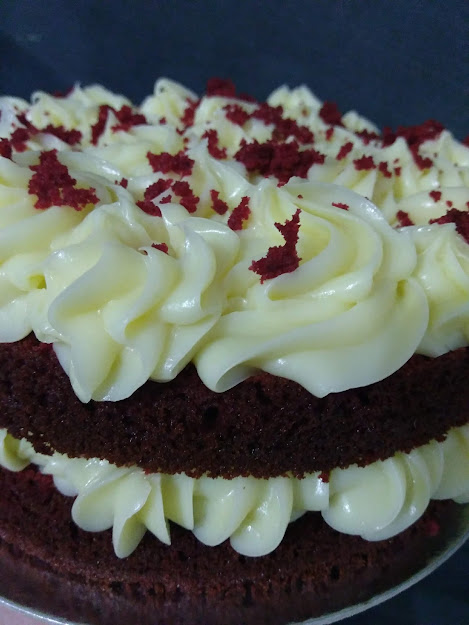 Bolo Red Velvet Com Brigadeiro De Cream Cheese