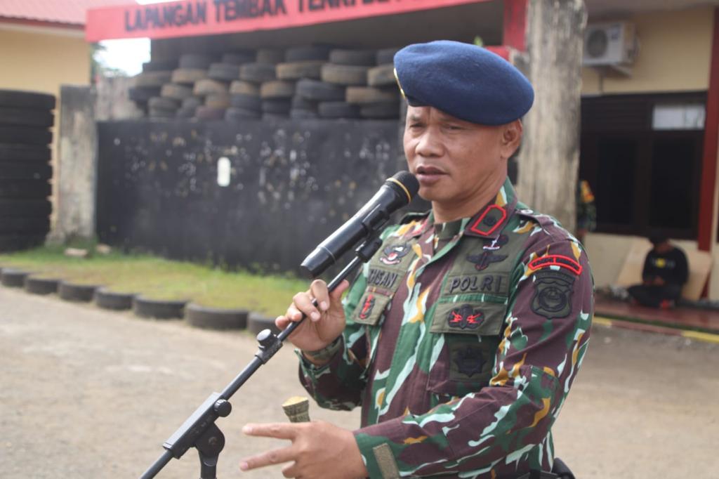 Prosesi Penerimaan Enam Bintara Remaja Di Mako Brimob Bone