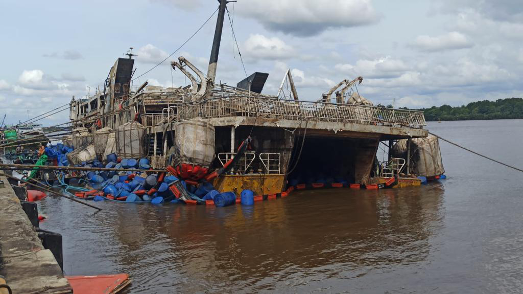 Kmsatya Kencana Iii Berhasil Dievakuasi Layanan Pelabuhan Kumai