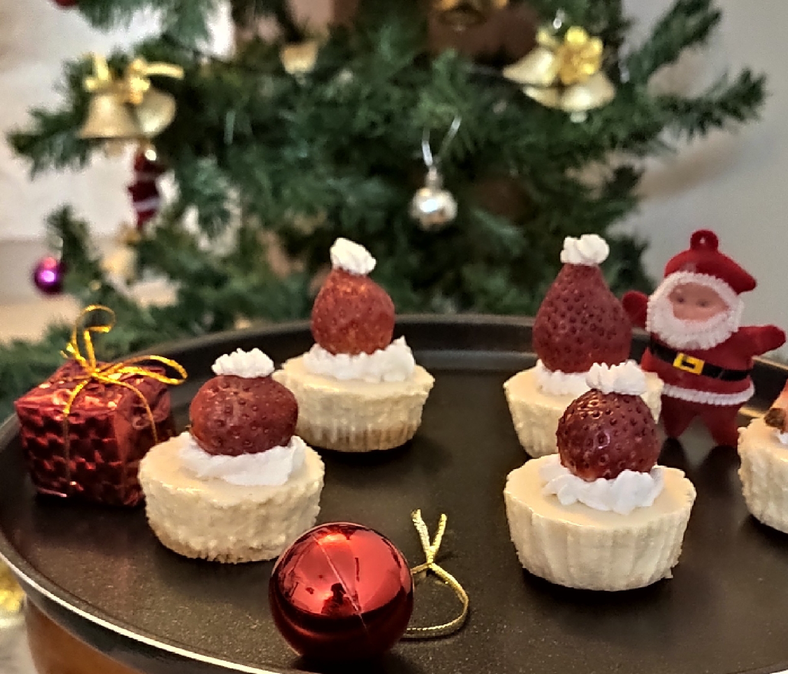 Santa Hat Cheesecake Bites Simple And Easy Christmas Dessert