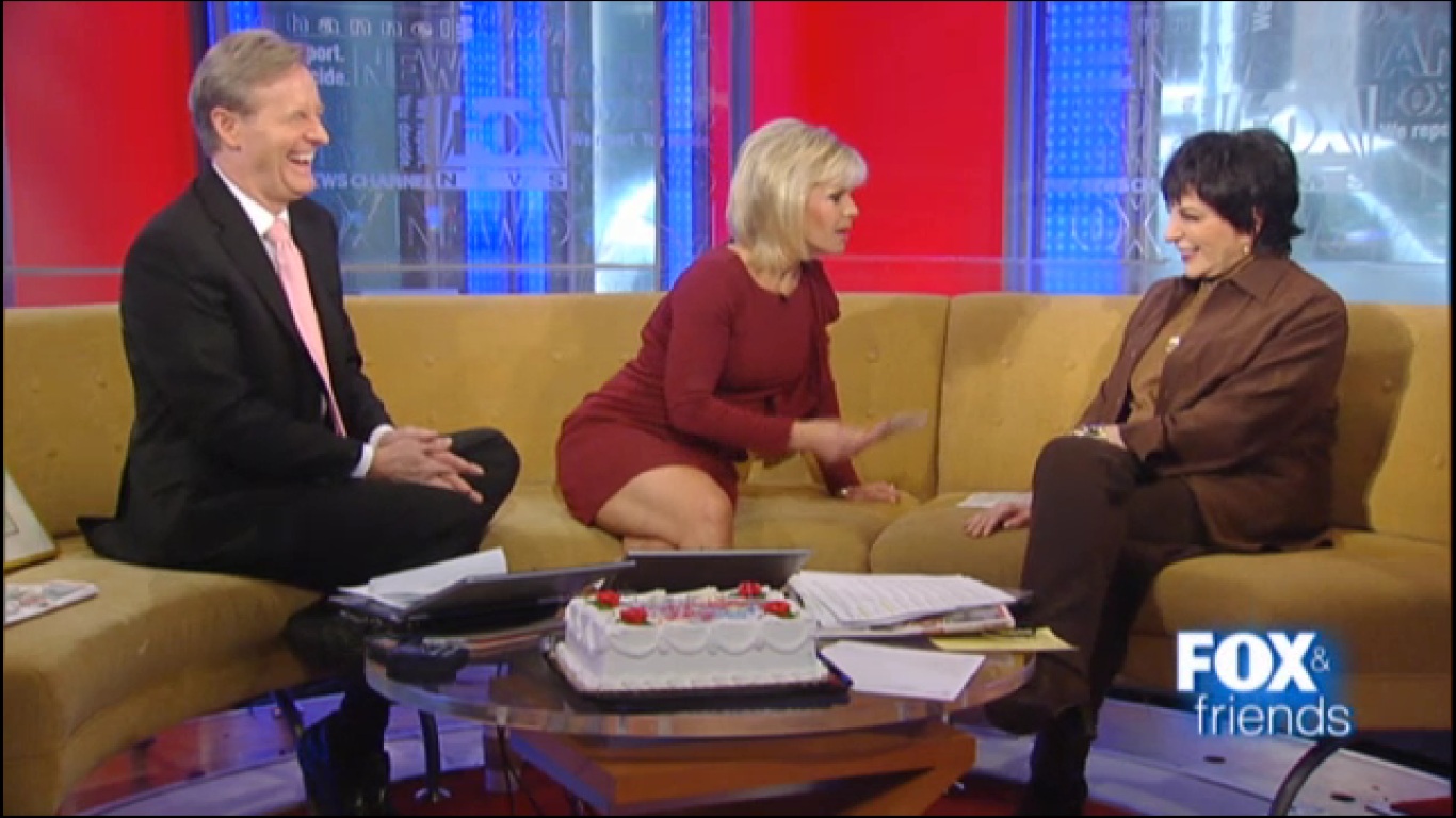Gretchen Carlson Sexy Legs On Fox And Friends Couch Sexy Leg Cross