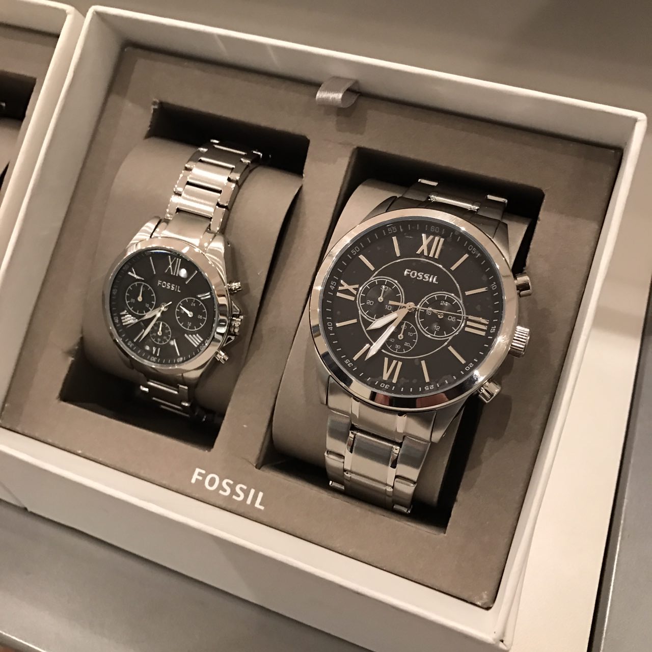 S A P P H I R E M I N I S T O R E Fossil Couple Watch Set