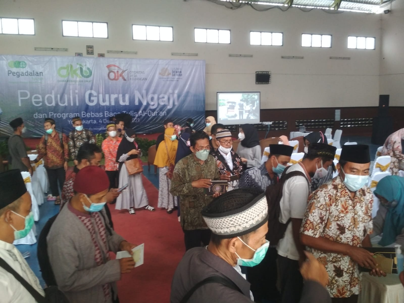 Ratusan Guru Ngaji Dapat Tabungan Emas Dari Program Kolaborasi Laznas