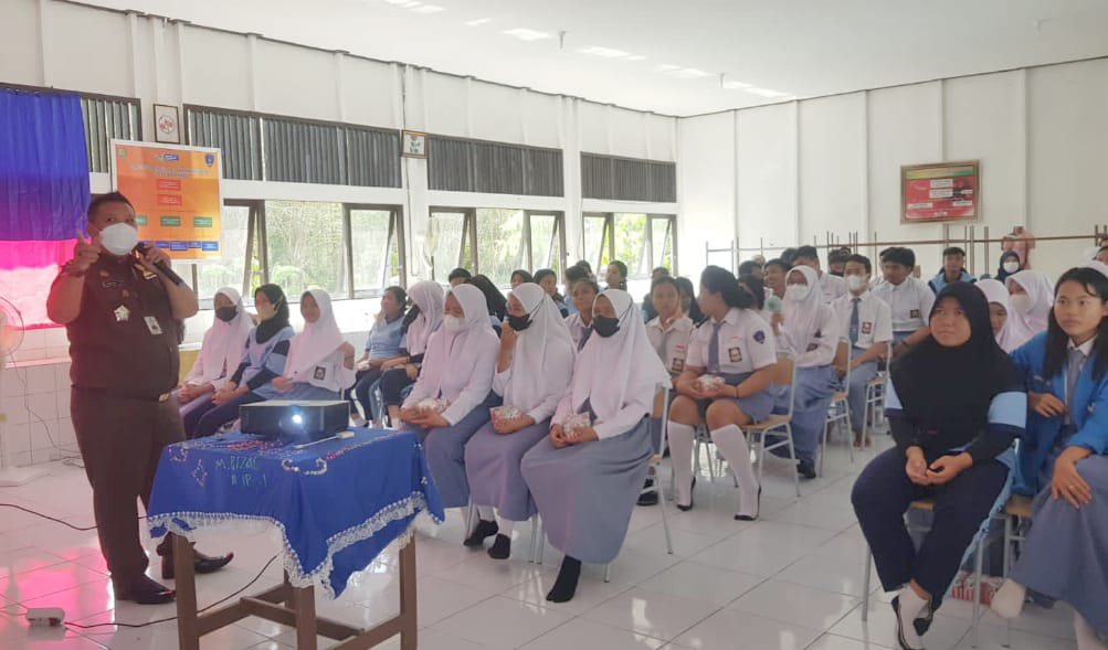 Kejari Kapuas Edukasi Pelajar Tentang Bahaya Narkoba Dan Uu Ite Melalui