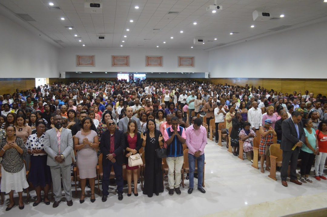 Iglesia Universal Del Reino De Dios En La Ciudad Santo Domingo