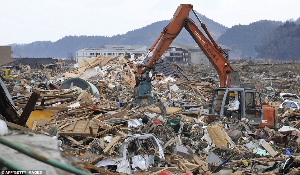 My World Earth Japanese Earthquake Survivor Holds Her Dead Mothers