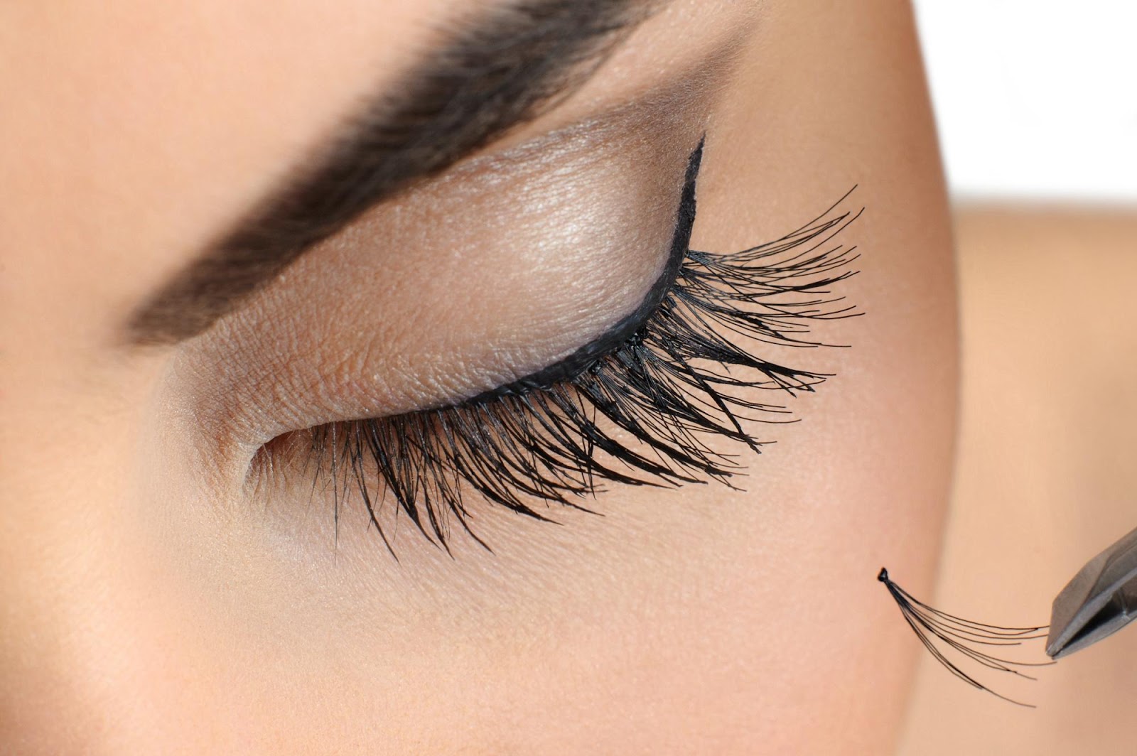 The Complete Eyelash Extension Care Guide For Long Lasting Lashes