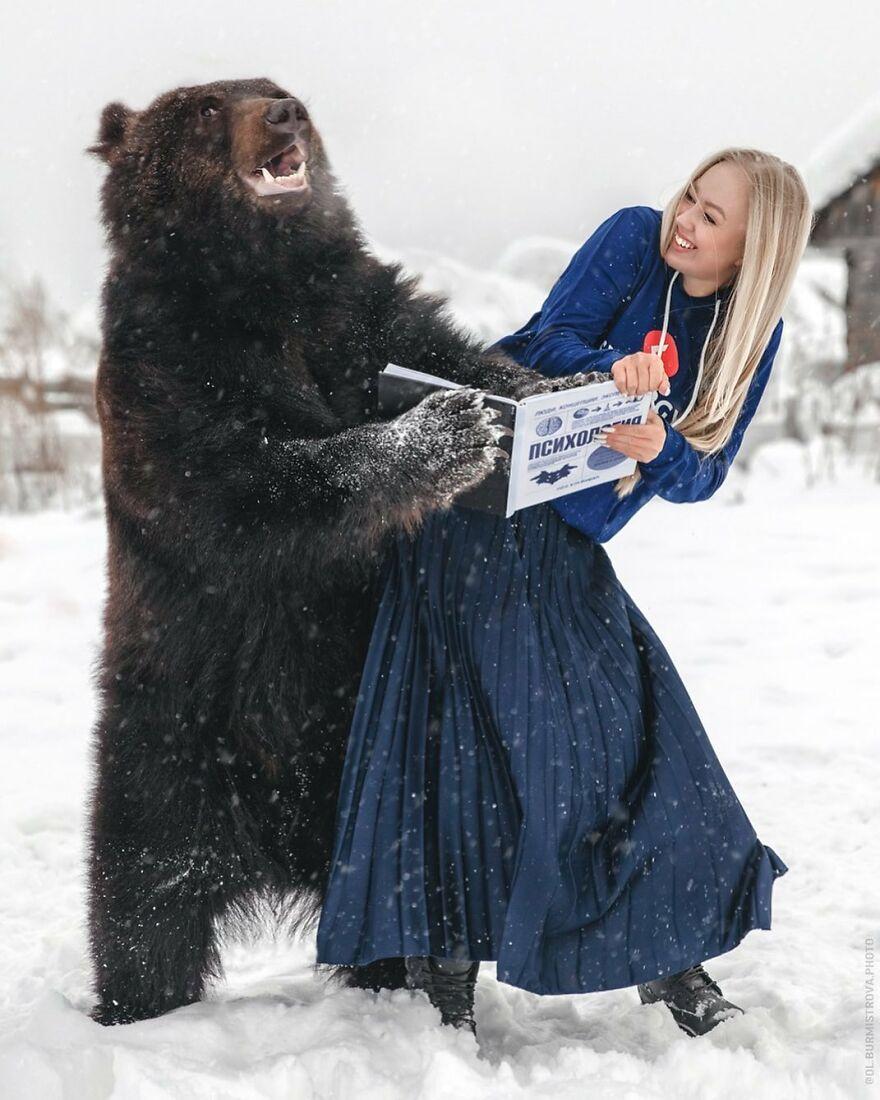 A Russian Woman Rescued A Bear From A Closed Zoo And The Two Are Now