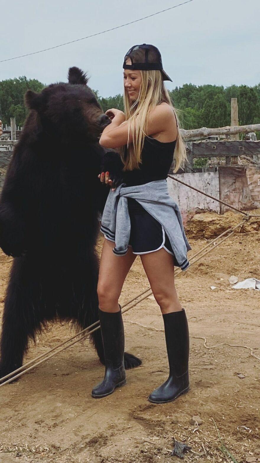 A Russian Woman Rescued A Bear From A Closed Zoo And The Two Are Now