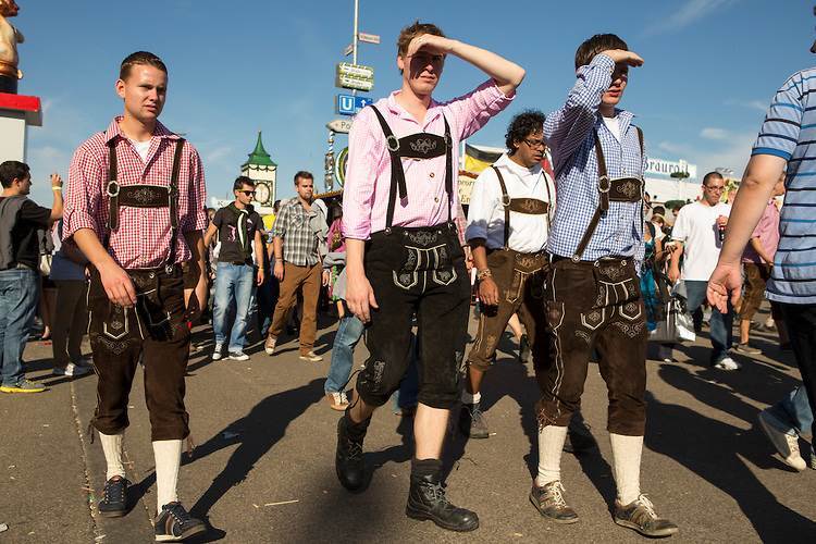 How To Choose The Perfect Accessories For Oktoberfest Costume