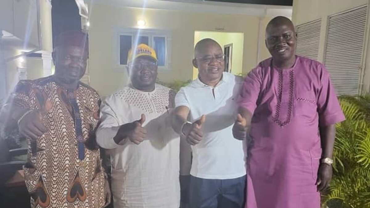 Trouble For Apc Pdp As Prominent Chieftains Supporters Defect To