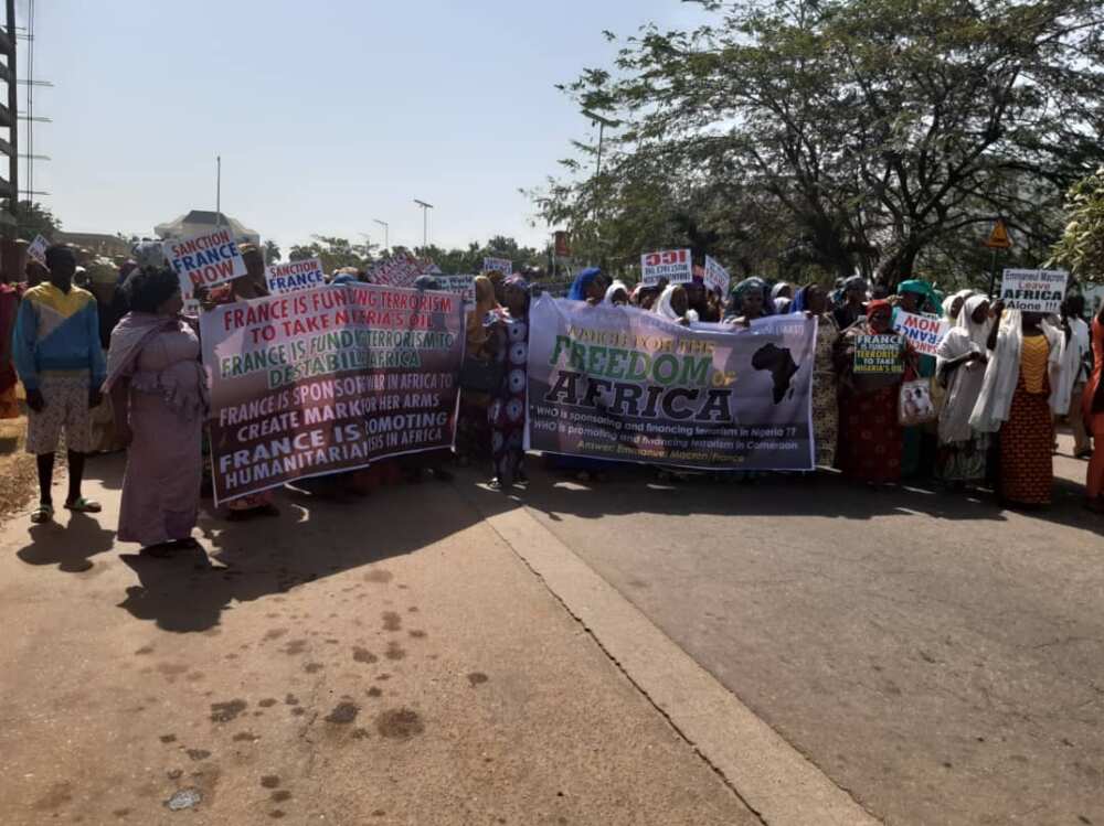 Protesters Besiege French Embassy In Abuja Legitng