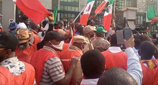 Video Photo Show Nlc Tuc Members Thrown Into Chaos As They Protest In