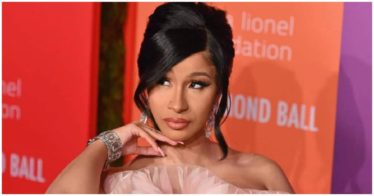 Cardi B Deletes Instagram Twitter Accounts After Fans Called Her Out