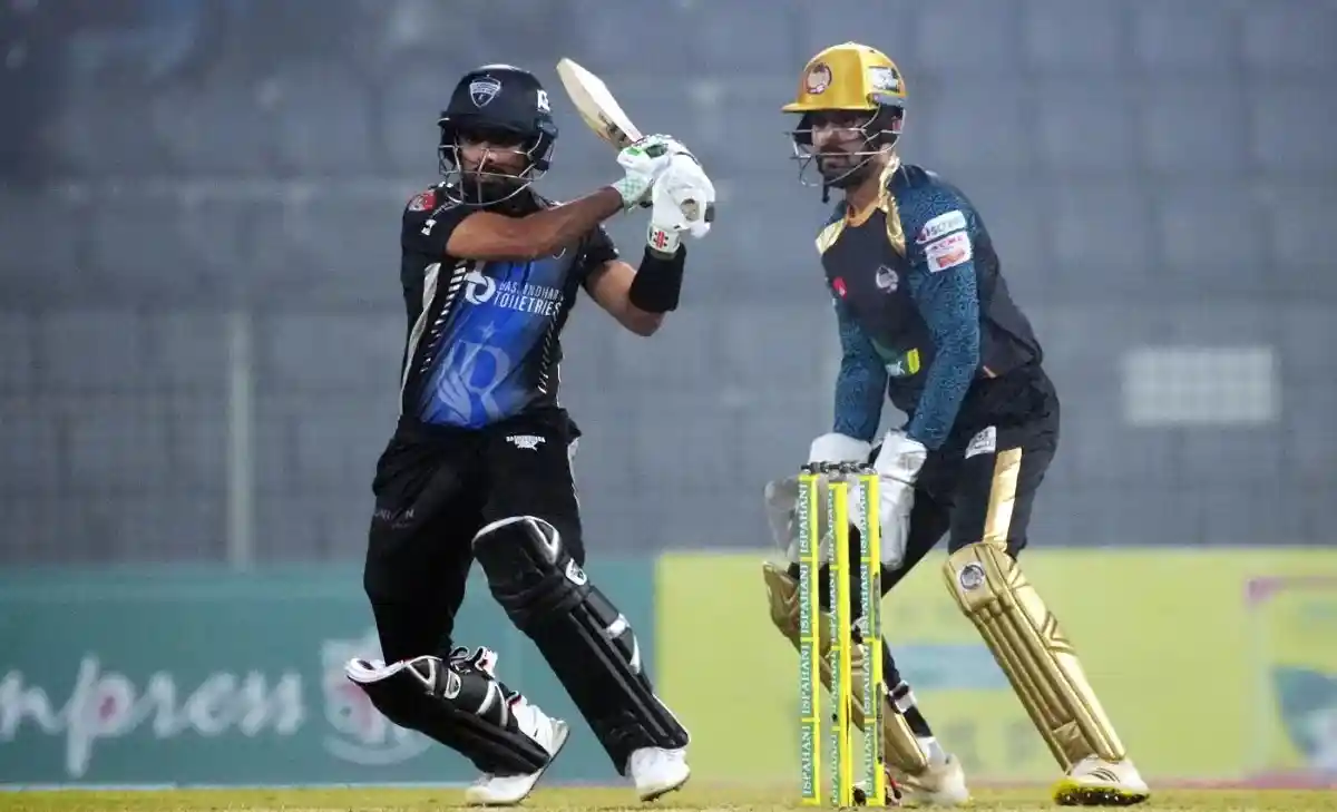 Watch Angry And Frustrated Babar Azam Abuses Durdanto Dhaka