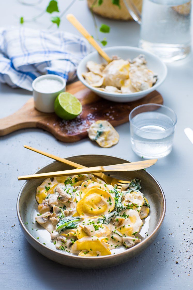 Pasta Tortelloni Med Kremet Sopp Og Spinat Oppskrift Godtlevert