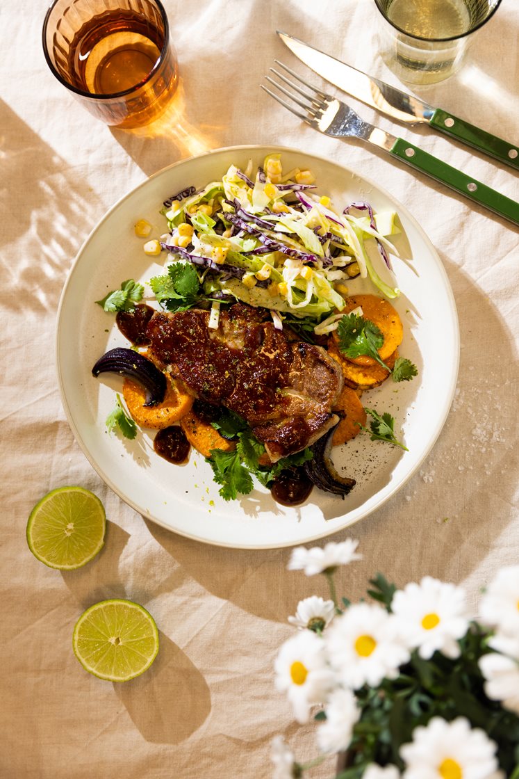 Bbq Og Sitrusglasert Svinenakke Med Maiscoleslaw Og Søtpotetsalat Med