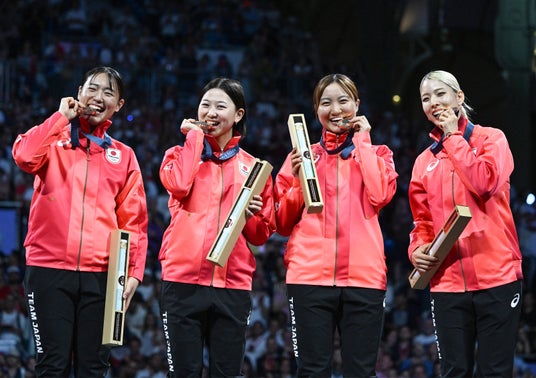 【2024 パリオリンピックフェンシング】史上初！女子サーブル団体で銅メダル獲得！ 産経ニュース