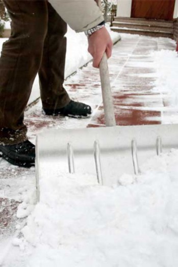 9 Snow Shovel Safety Tips Upmc Healthbeat