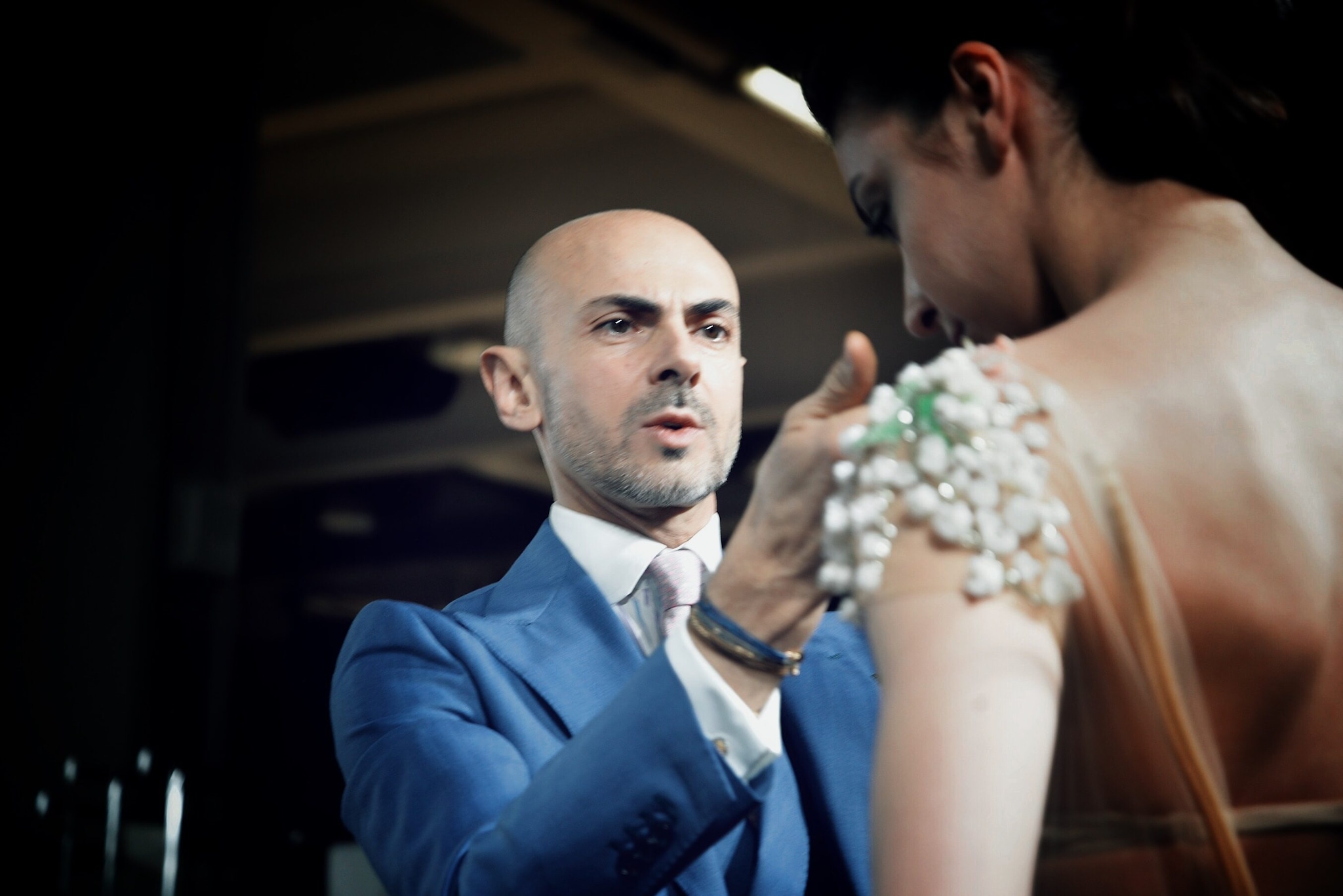 Gli Abiti Da Sposa Di Enzo Miccio Per Il 2021 I Vestiti Si Trasformano