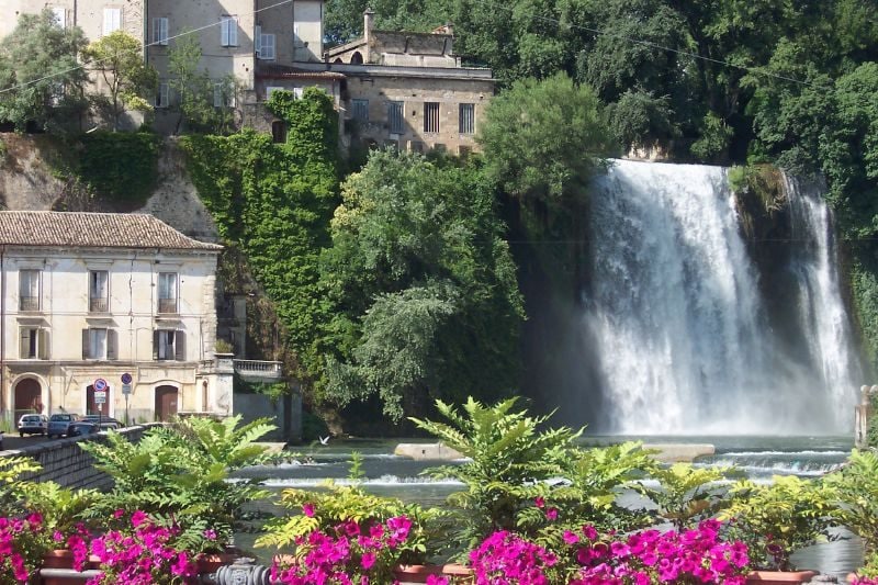 Lo Spettacolo Di Isola Del Liri Una Cascata Nel Cuore Della Città