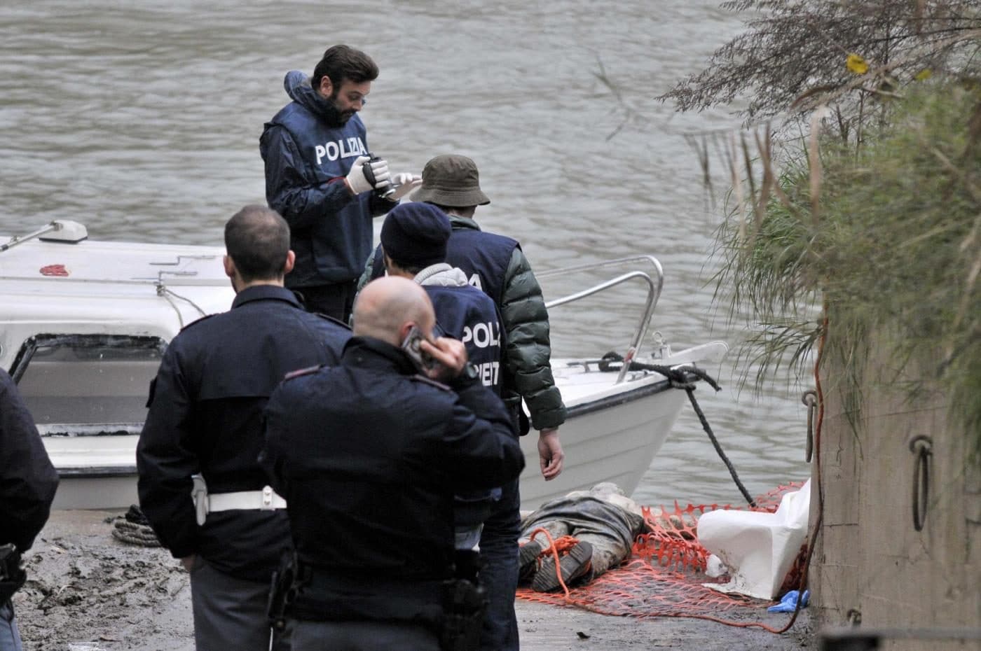 Trovato Cadavere Nel Tevere Trasportato Dalla Corrente Recuperato Dai