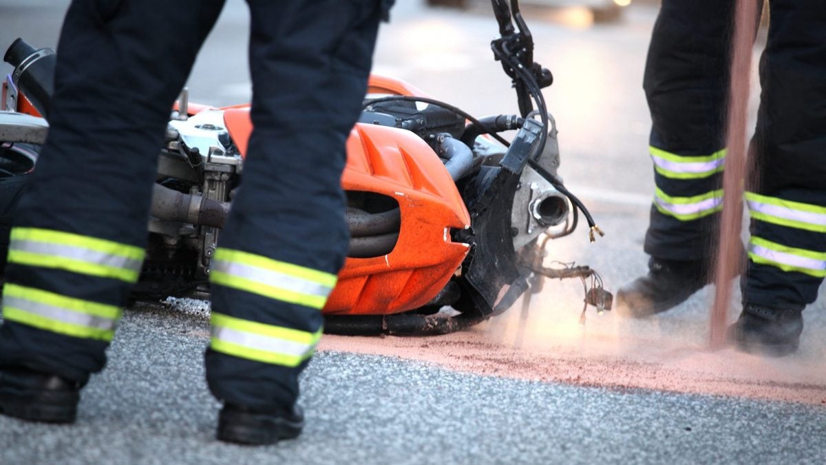 Scontro Mortale Tra Auto E Moto Sulla Pontina Perde La Vita Un