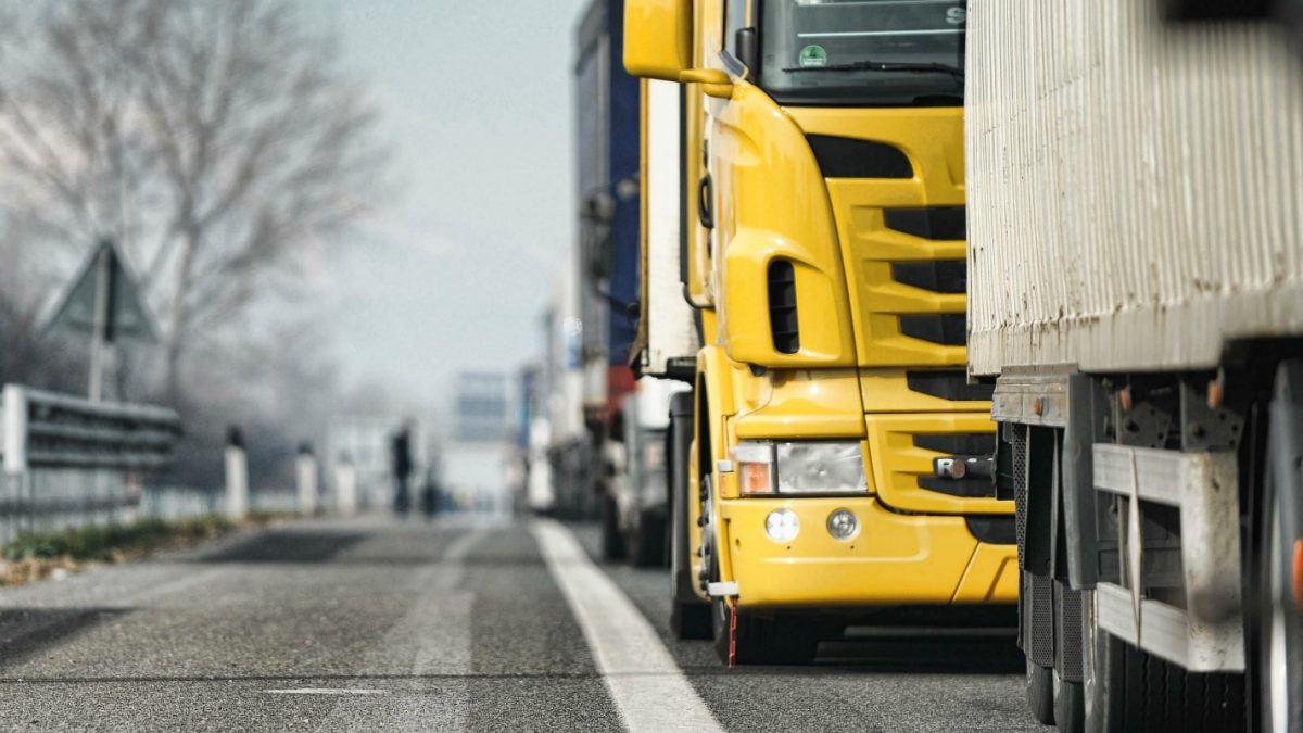 Rapinano Un Camion Che Trasporta Vestiti Di Lusso Il Bottino Vale